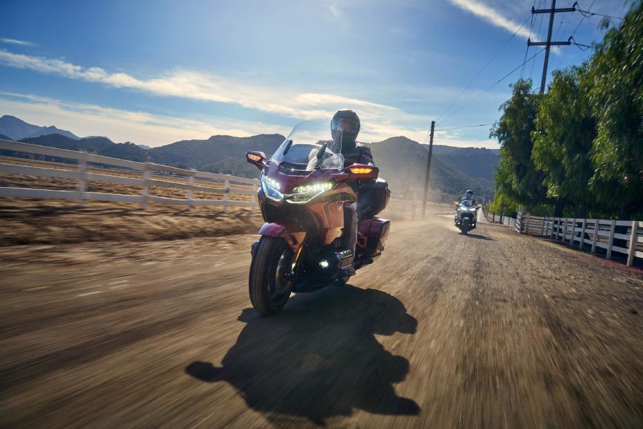 25 Honda Gold Wing Family Action