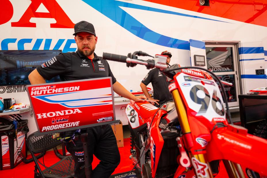 Powerful Return to Racing for Honda HRC Progressive at Fox Raceway