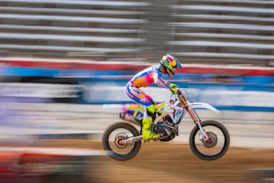 Debut 450 Win for Hunter Lawrence at Fort Worth SMX