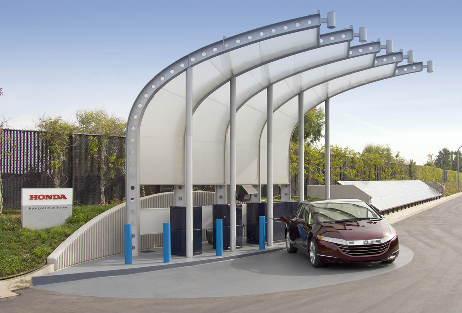 FCX Concept And Honda's Hydrogen Refueling Station In Torrance