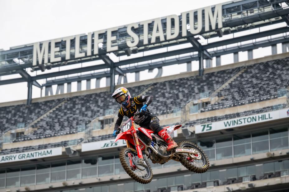 Dean Wilson Earns Top-10 Result at East Rutherford Supercross