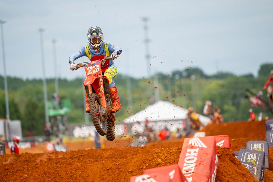 Sexton Dominates Inaugural SuperMotocross Race