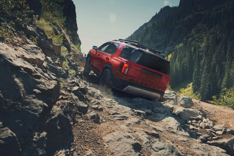 2026 Honda Passport TrailSport – Shown with Optional Accessories