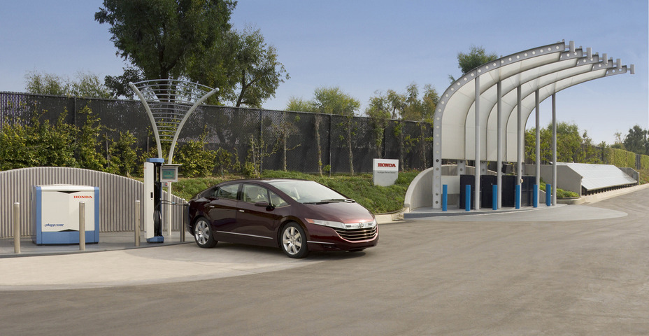 FCX Concept And Honda's Hydrogen Refueling Station In Torrance