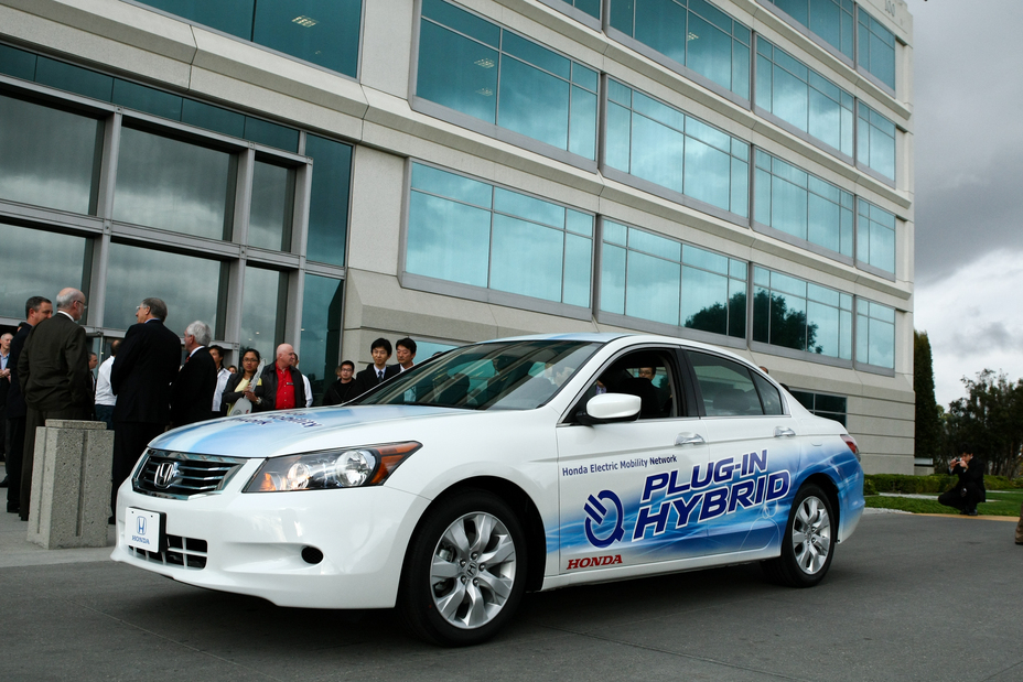 Honda Launches Electric Vehicle Demonstration Program