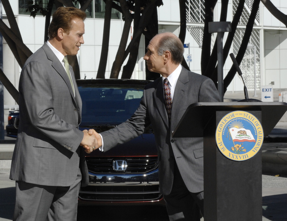 Dan Bonawitz Greets California Gov. Arnold Schwarzenegger