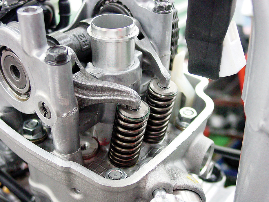 Unicam Cylinder Head Design