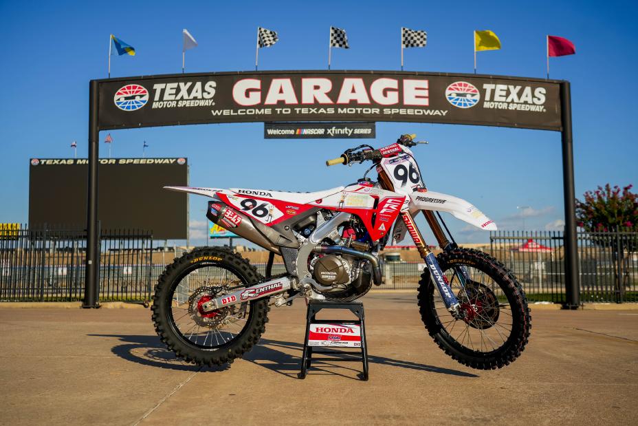 Debut 450 Win for Hunter Lawrence at Fort Worth SMX
