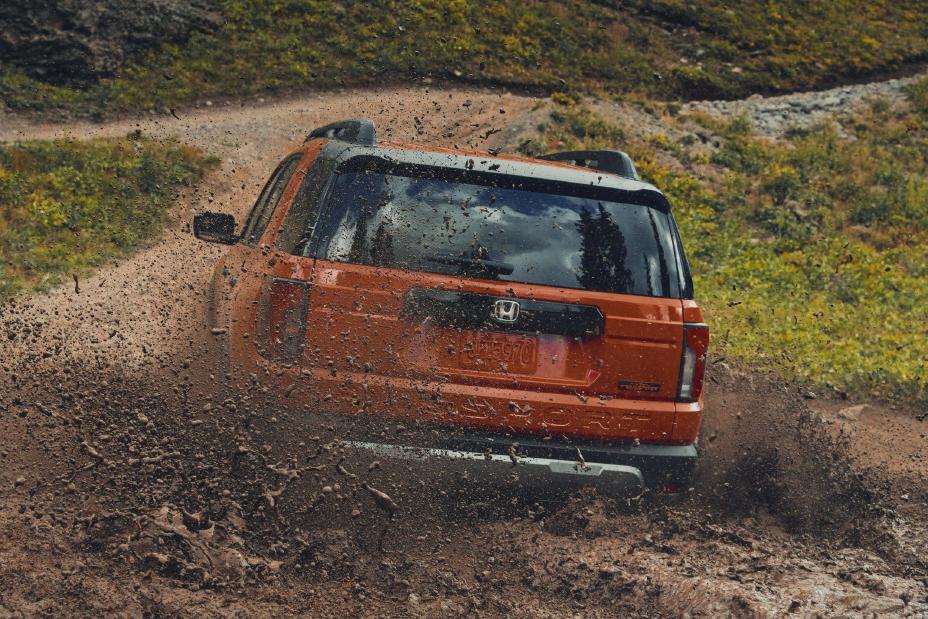 2026 Honda Passport TrailSport – Shown with Optional Accessories