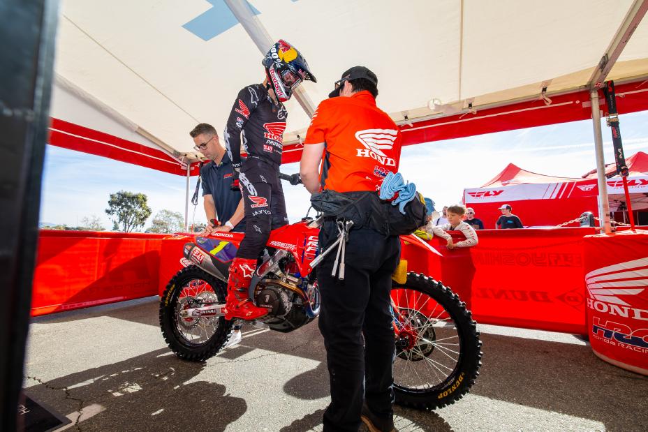 Jett Lawrence Earns His First Win of the Season, at Anaheim 2 SX
