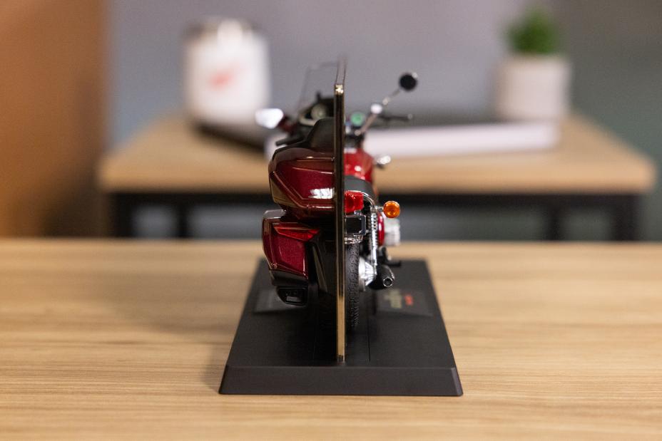 25 Honda Gold Wing Tabletop Model